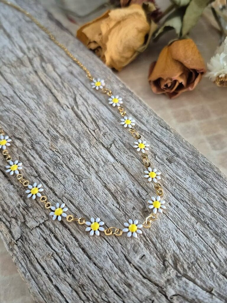 Rogue Jewelry Daisy Necklace – Cranberry Collective Boutique